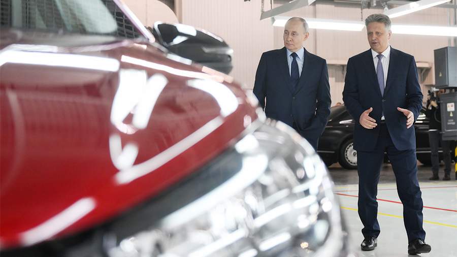 Lada Iskra pre-production car shown to Putin in Togliatti | Известия